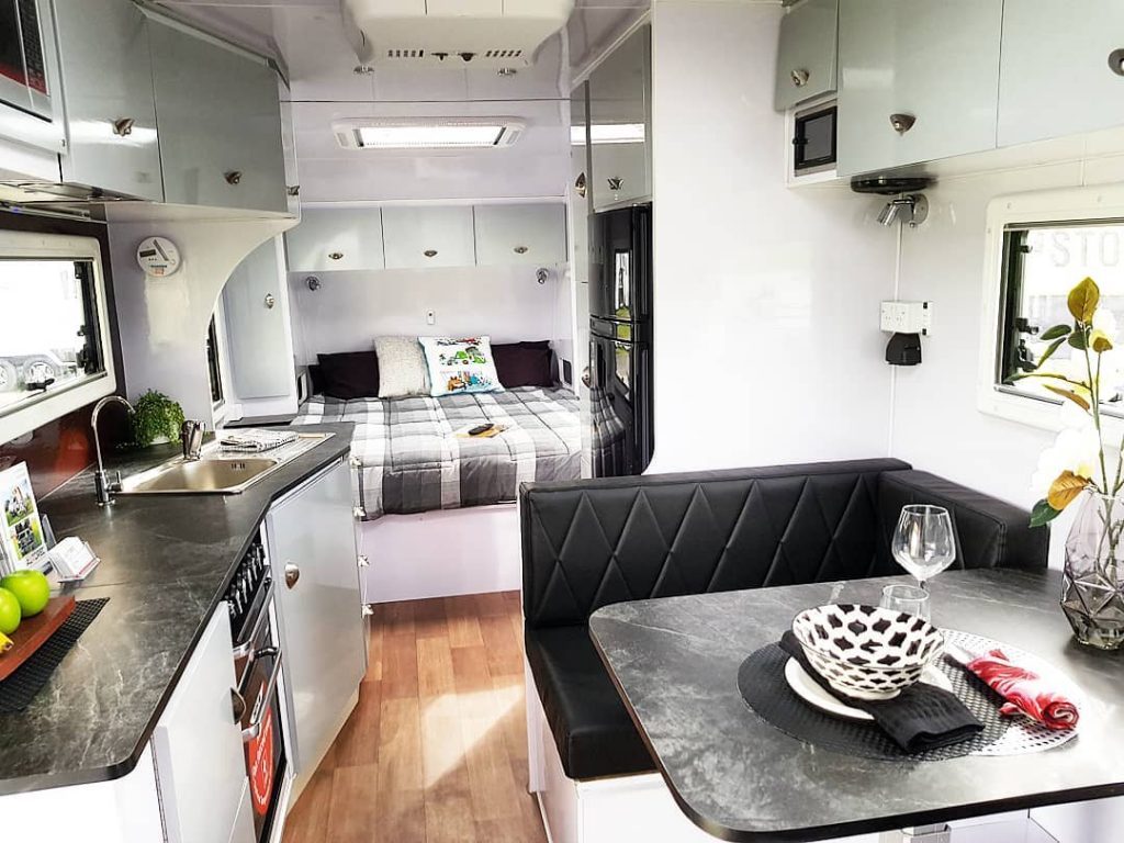 22 Chic And Functional Caravan Interior Design Ideas 22-chic-and-functional-caravan-interior-design-ideas