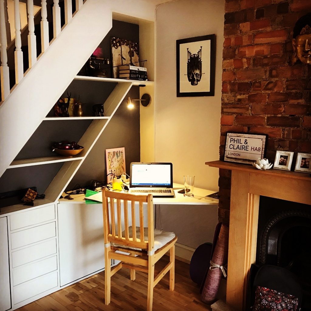 30 Compact and Functional Corner Desk Designs