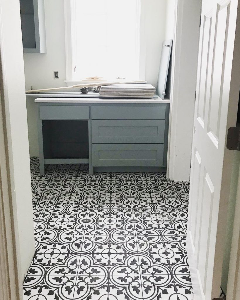24 Patterned Floor Tile Ideas for Your Bathroom