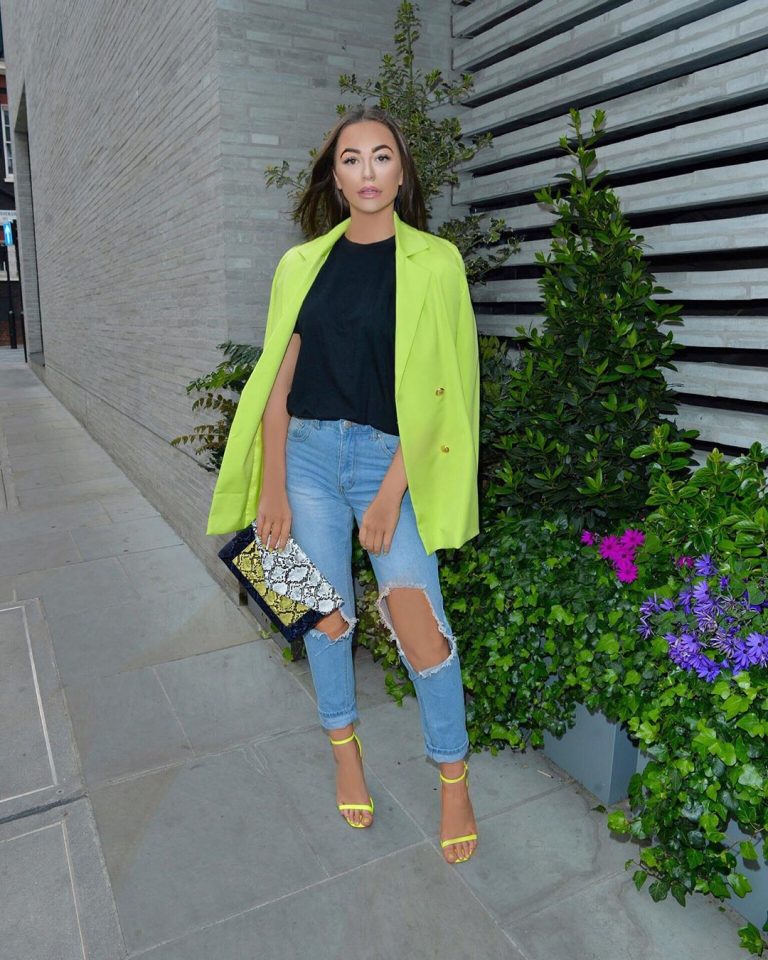 22 Stylish and Outstanding Neon Outfit Ideas