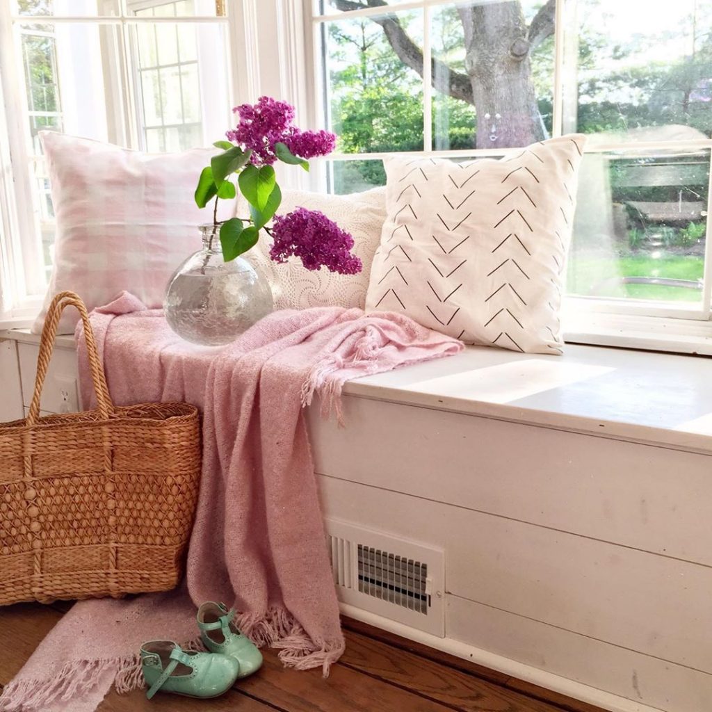 22 Brilliant Ideas for Window Seats with Different Cushions