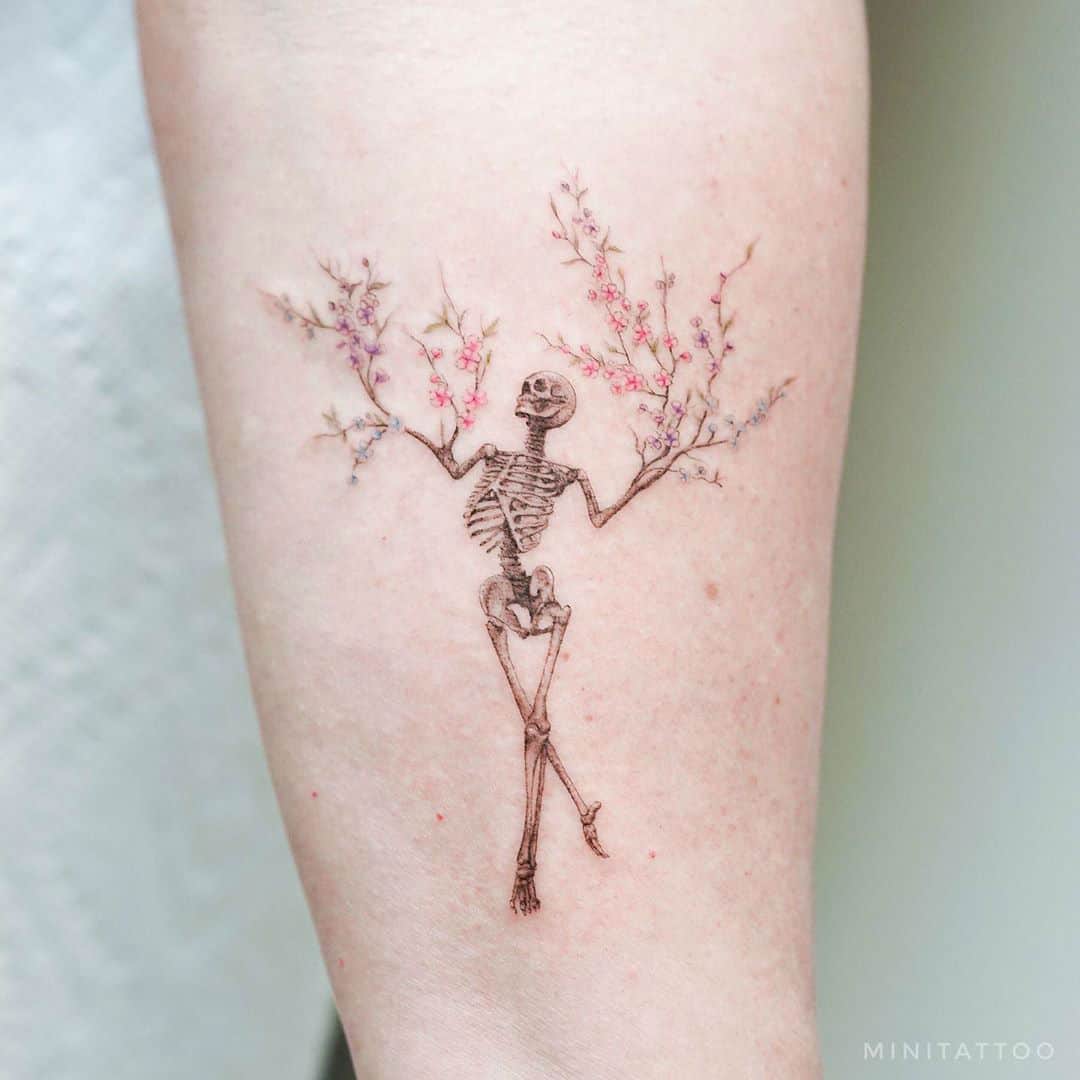 Artist Creates Cute and Realistic Small Tattoo Designs
