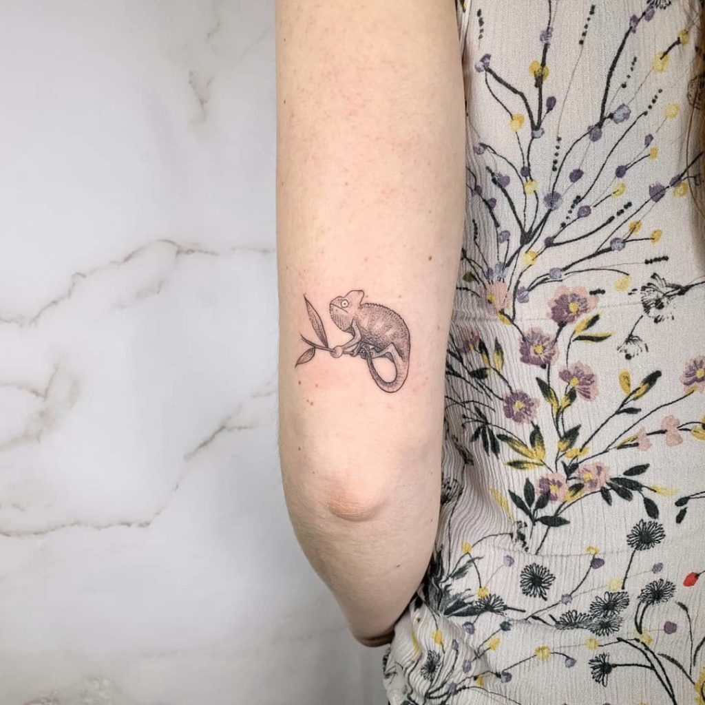 20 Outstanding Chameleon Tattoo Ideas