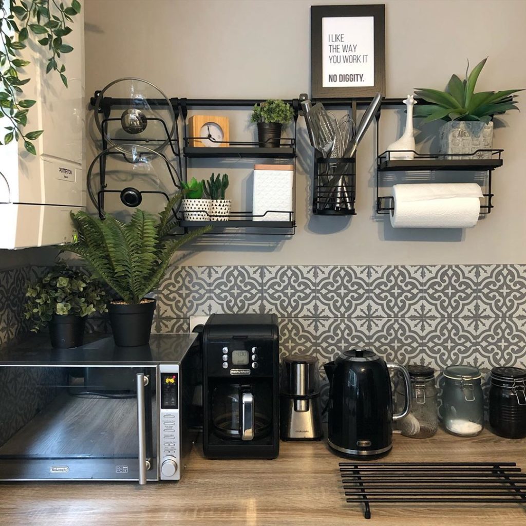 21 Pretty and Inexpensive Kitchen Wall Decoration Ideas